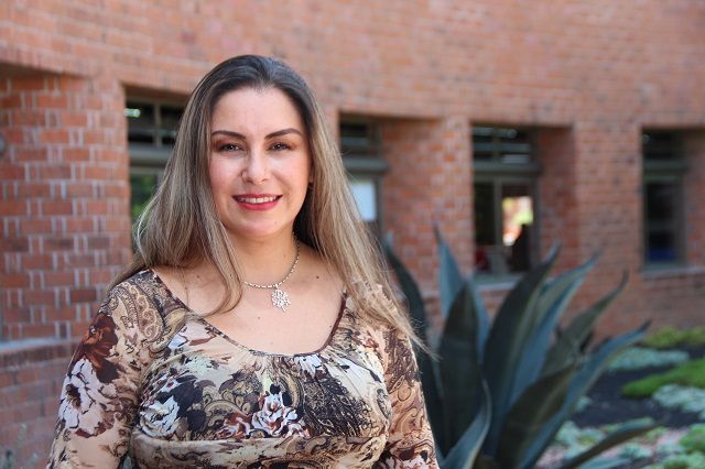 Egresada y directiva IBERO, ganadora, por su tesis doctoral, del Premio ...