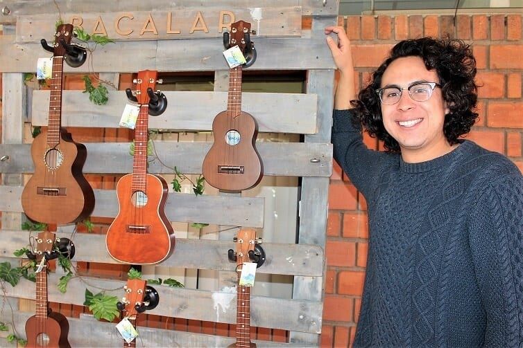 Alumno de la IBERO, creador de marca mexicana de ukeleles